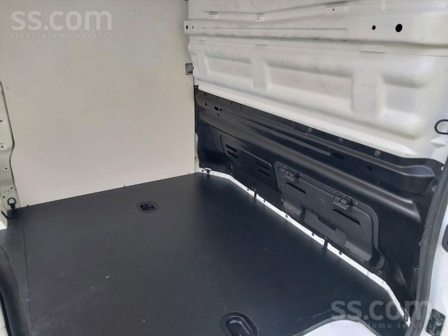 Balts Renault Trafic 2018 Rīga, ar dzinēja tilpumu 1.60 L un nobraukumu 253 tūkst. km par 8600 €, foto 12 vietnē AUTOMOTO.COM.LV
