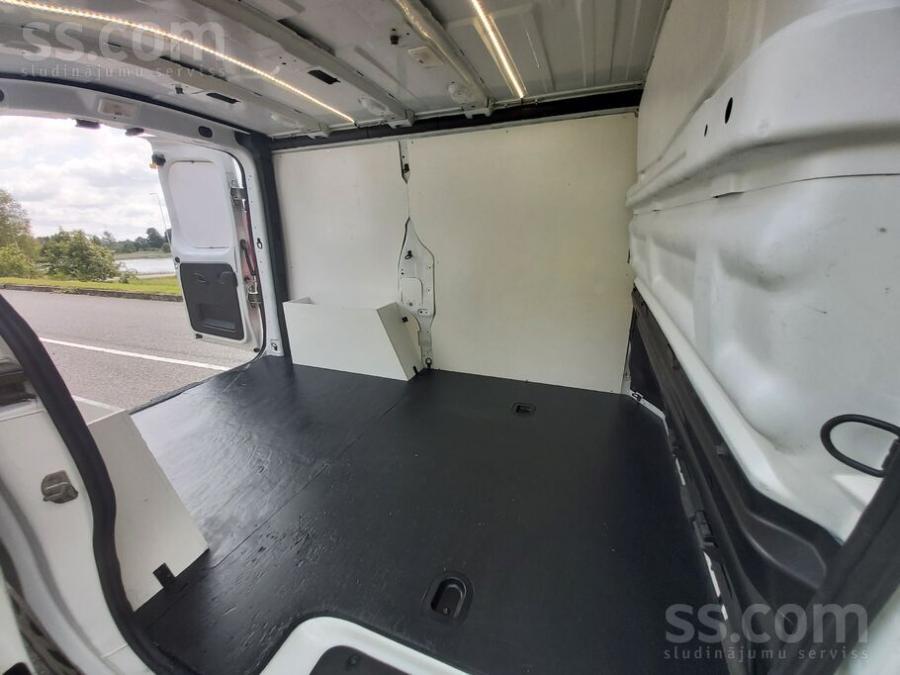 Balts Renault Trafic 2018 Rīga, ar dzinēja tilpumu 1.60 L un nobraukumu 253 tūkst. km par 8600 €, foto 13 vietnē AUTOMOTO.COM.LV