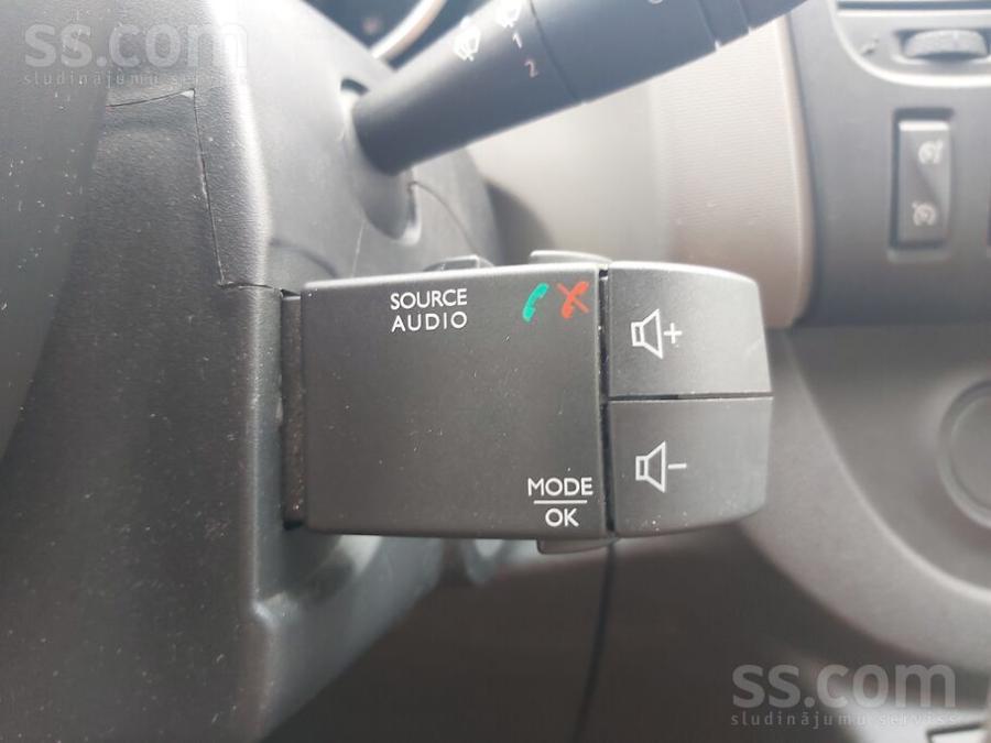 Balts Renault Trafic 2018 Rīga, ar dzinēja tilpumu 1.60 L un nobraukumu 253 tūkst. km par 8600 €, foto 21 vietnē AUTOMOTO.COM.LV