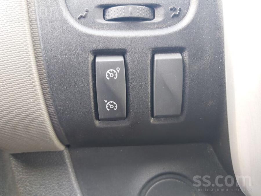 Balts Renault Trafic 2018 Rīga, ar dzinēja tilpumu 1.60 L un nobraukumu 253 tūkst. km par 8600 €, foto 23 vietnē AUTOMOTO.COM.LV