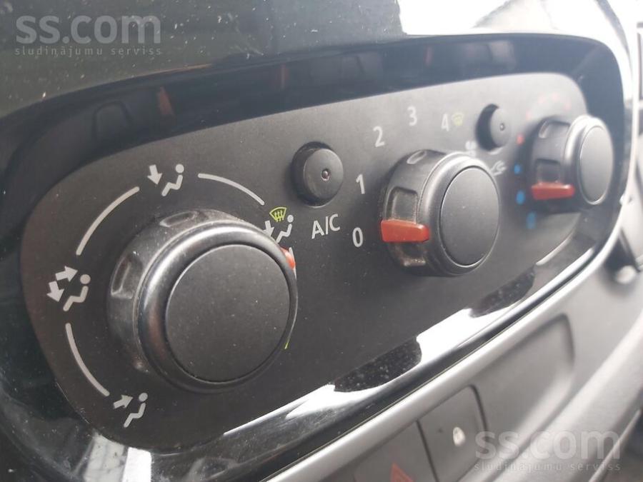 Balts Renault Trafic 2018 Rīga, ar dzinēja tilpumu 1.60 L un nobraukumu 253 tūkst. km par 8600 €, foto 24 vietnē AUTOMOTO.COM.LV
