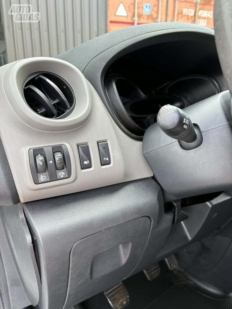 White Renault Trafic 2016 in Kaunas, with an engine capacity of 1.60 L and mileage of 270 thousand km for 5950 €, photo 20 on AUTOMOTO.COM.LV