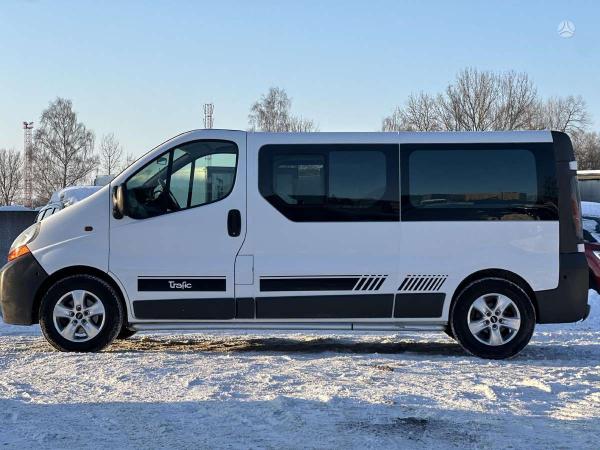 Yellow Renault Trafic 2006 in Siauliai, with an engine capacity of 2.00 L and mileage of 258 thousand km for 5200 €, photo 4 on AUTOMOTO.COM.LV