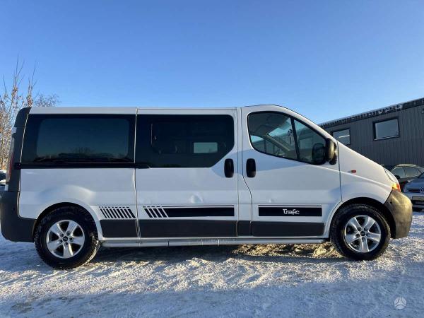 Yellow Renault Trafic 2006 in Siauliai, with an engine capacity of 2.00 L and mileage of 258 thousand km for 5200 €, photo 5 on AUTOMOTO.COM.LV