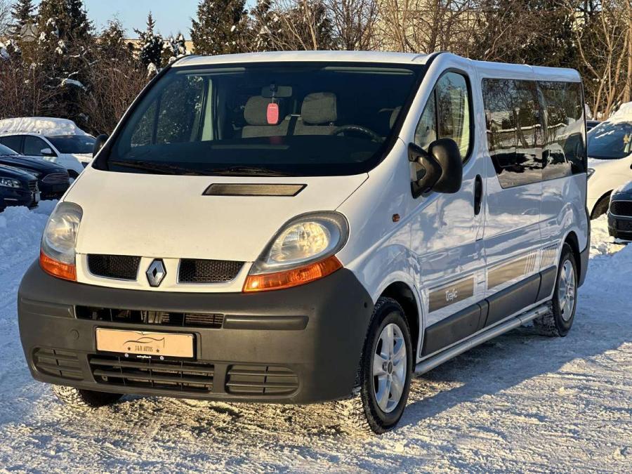 Yellow Renault Trafic 2006 in Siauliai, with an engine capacity of 2.00 L and mileage of 258 thousand km for 5200 €, photo 9 on AUTOMOTO.COM.LV