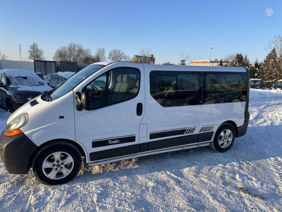 Yellow Renault Trafic 2006 in Siauliai, with an engine capacity of 2.00 L and mileage of 258 thousand km for 5200 €, photo 12 on AUTOMOTO.COM.LV