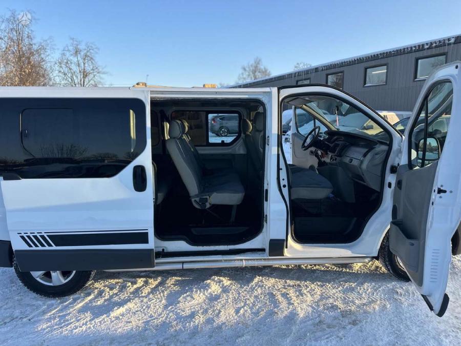 Yellow Renault Trafic 2006 in Siauliai, with an engine capacity of 2.00 L and mileage of 258 thousand km for 5200 €, photo 22 on AUTOMOTO.COM.LV