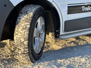 Yellow Renault Trafic 2006 in Siauliai, with an engine capacity of 2.00 L and mileage of 258 thousand km for 5200 €, photo 26 on AUTOMOTO.COM.LV
