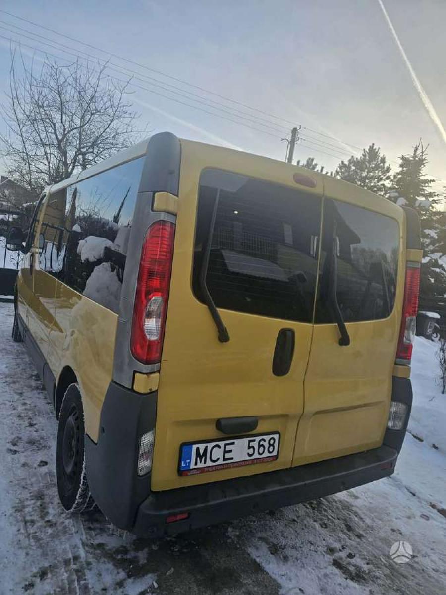 Yellow Renault Trafic 2007 in Klaipeda, with an engine capacity of 2.50 L and mileage of 334 thousand km for 5000 €, photo 5 on AUTOMOTO.COM.LV