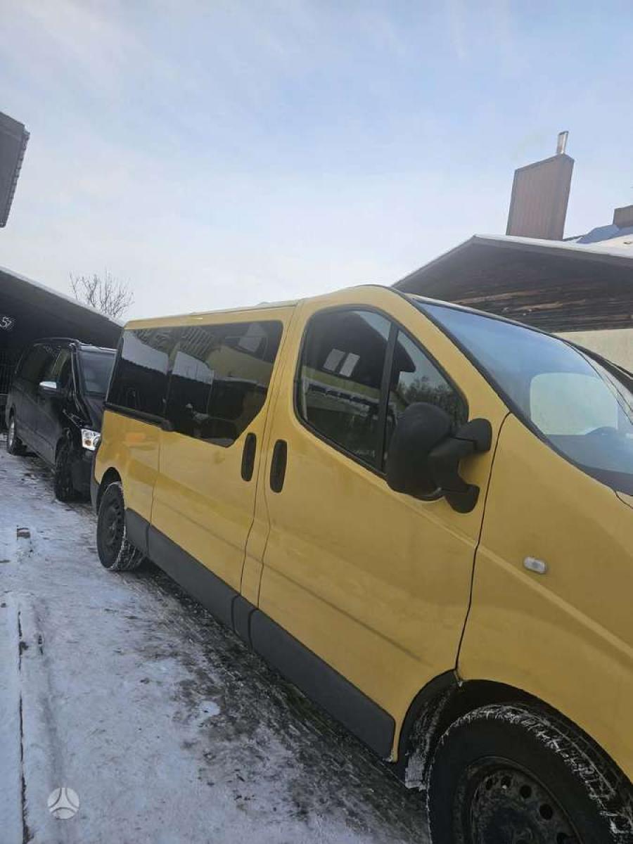 Yellow Renault Trafic 2007 in Klaipeda, with an engine capacity of 2.50 L and mileage of 334 thousand km for 5000 €, photo 7 on AUTOMOTO.COM.LV