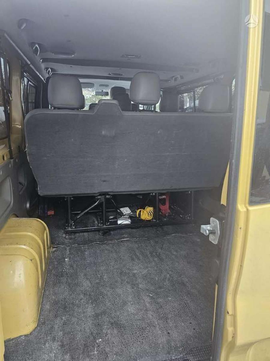 Yellow Renault Trafic 2007 in Klaipeda, with an engine capacity of 2.50 L and mileage of 334 thousand km for 5000 €, photo 10 on AUTOMOTO.COM.LV