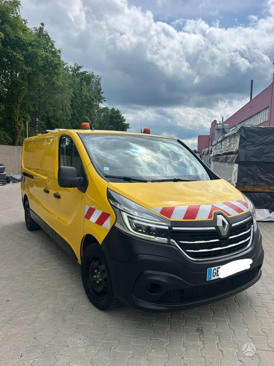 Yellow Renault Trafic 2022 in Kaunas, with an engine capacity of 2.00 L and mileage of 330 thousand km for 7800 €, photo 4 on AUTOMOTO.COM.LV