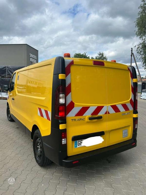 Yellow Renault Trafic 2022 in Kaunas, with an engine capacity of 2.00 L and mileage of 330 thousand km for 7800 €, photo 6 on AUTOMOTO.COM.LV