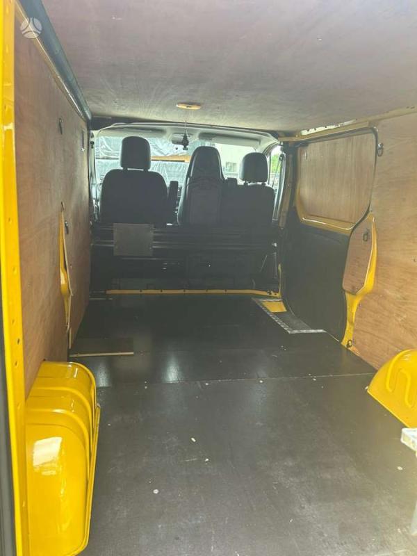 Yellow Renault Trafic 2022 in Kaunas, with an engine capacity of 2.00 L and mileage of 330 thousand km for 7800 €, photo 7 on AUTOMOTO.COM.LV