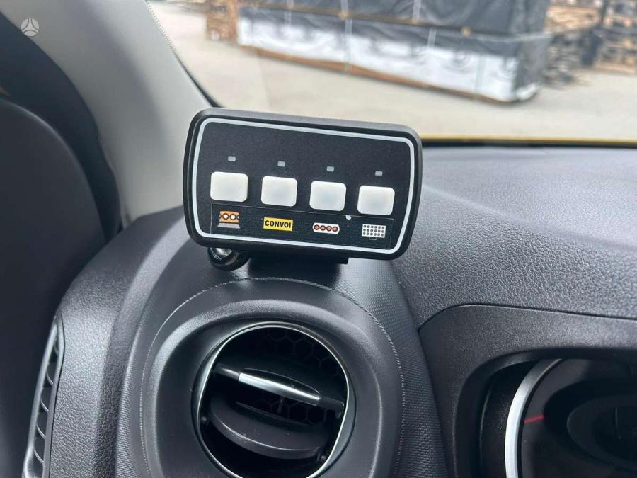 Yellow Renault Trafic 2022 in Kaunas, with an engine capacity of 2.00 L and mileage of 330 thousand km for 7800 €, photo 13 on AUTOMOTO.COM.LV