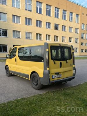 Yellow Renault Trafic 2002 in Kraslava, with an engine capacity of 1.90 L and mileage of 552 thousand km for 2100 €, photo 3 on AUTOMOTO.COM.LV