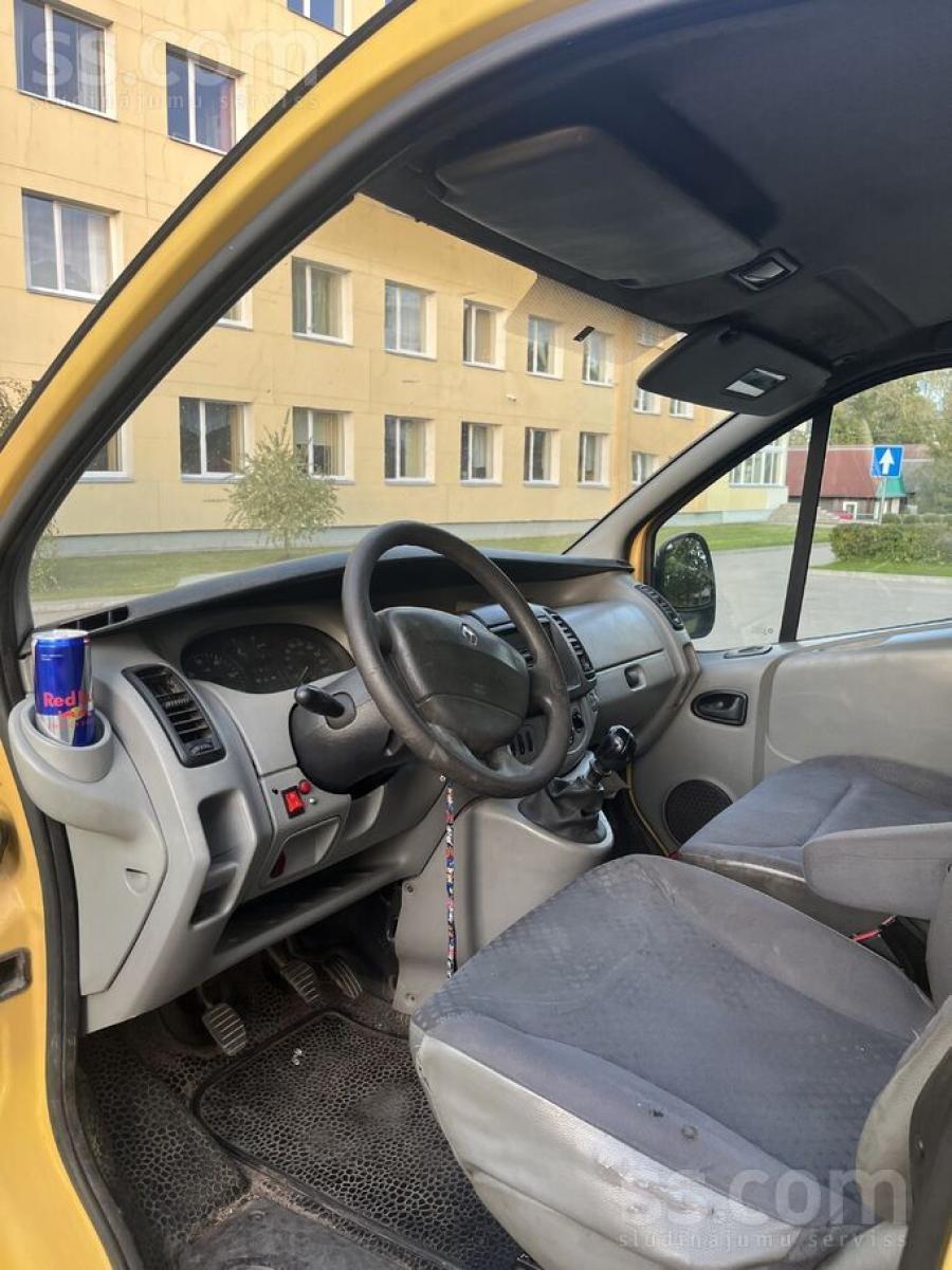 Yellow Renault Trafic 2002 in Kraslava, with an engine capacity of 1.90 L and mileage of 552 thousand km for 2100 €, photo 8 on AUTOMOTO.COM.LV