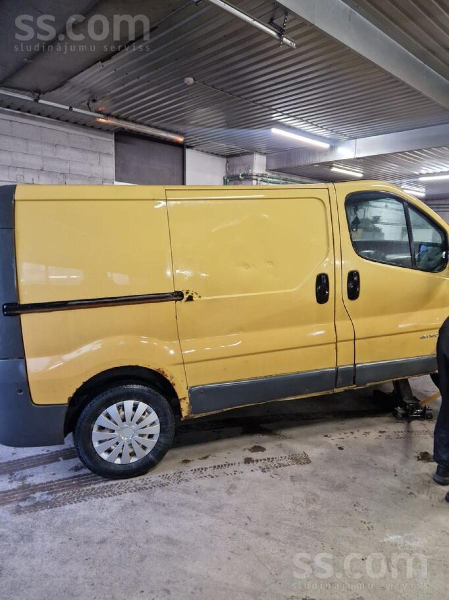 Yellow Renault Trafic 2004 in Saldus, with an engine capacity of 1.90 L and mileage of 495 thousand km for 1500 €, photo 3 on AUTOMOTO.COM.LV
