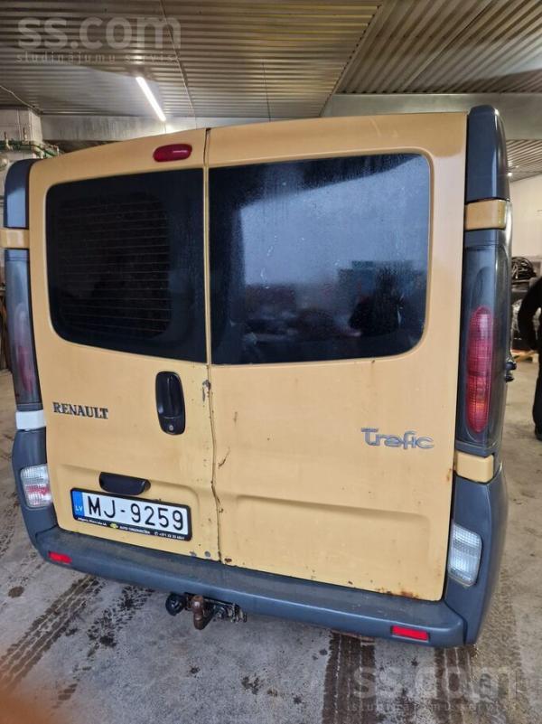 Yellow Renault Trafic 2004 in Saldus, with an engine capacity of 1.90 L and mileage of 495 thousand km for 1500 €, photo 4 on AUTOMOTO.COM.LV