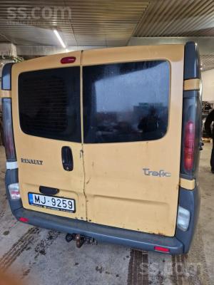 Yellow Renault Trafic 2004 in Saldus, with an engine capacity of 1.90 L and mileage of 495 thousand km for 1500 €, photo 4 on AUTOMOTO.COM.LV