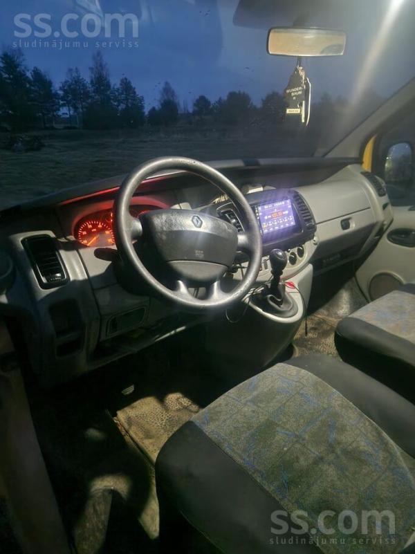 Yellow Renault Trafic 2004 in Saldus, with an engine capacity of 1.90 L and mileage of 495 thousand km for 1500 €, photo 5 on AUTOMOTO.COM.LV