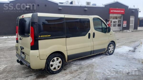 Yellow Renault Trafic 2005 in Riga, with an engine capacity of 1.90 L and mileage of 385 thousand km for 2800 €, photo 3 on AUTOMOTO.COM.LV