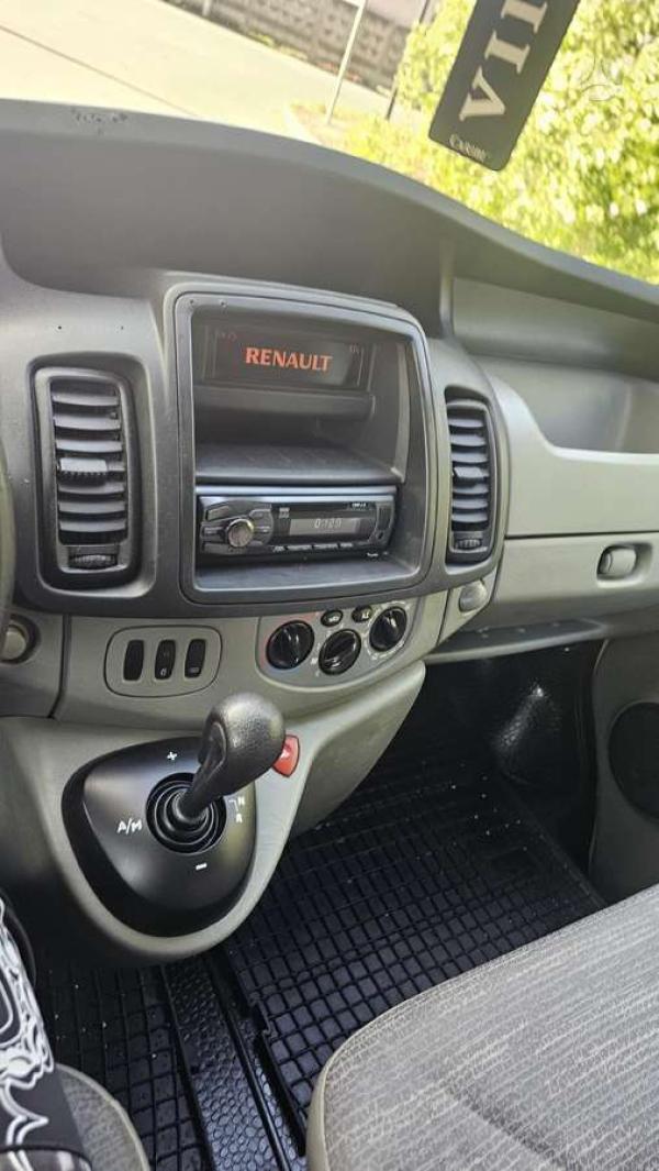 Yellow Renault Trafic 2011 in Kaunas, with an engine capacity of 2.50 L and mileage of 308 thousand km for 7200 €, photo 11 on AUTOMOTO.COM.LV
