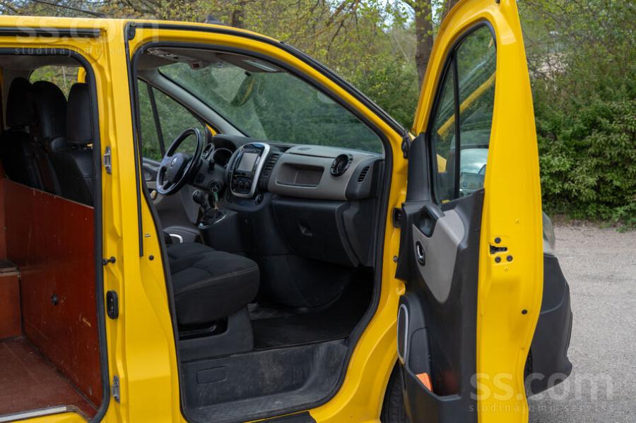 Yellow Renault Trafic 2017 in Tukums, with an engine capacity of 1.60 L and mileage of 211 thousand km for 8900 €, photo 8 on AUTOMOTO.COM.LV