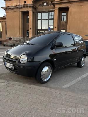 Melns Renault Twingo 2004 Daugavpils, ar dzinēja tilpumu 1.20 L un nobraukumu 0 tūkst. km par 2300 €, foto  vietnē AUTOMOTO.COM.LV