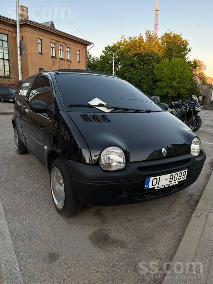 Melns Renault Twingo 2004 Daugavpils, ar dzinēja tilpumu 1.20 L un nobraukumu 0 tūkst. km par 2300 €, foto 3 vietnē AUTOMOTO.COM.LV