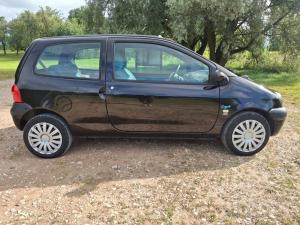 Melns Renault Twingo 2004 Tukums, ar dzinēja tilpumu 1.20 L un nobraukumu 155 tūkst. km par 1690 €, foto 5 vietnē AUTOMOTO.COM.LV