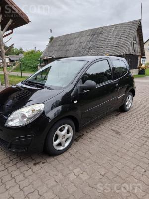 Black Renault Twingo 2009 in Talsi, with an engine capacity of 1.20 L and mileage of 236 thousand km for 2500 €, photo 3 on AUTOMOTO.COM.LV
