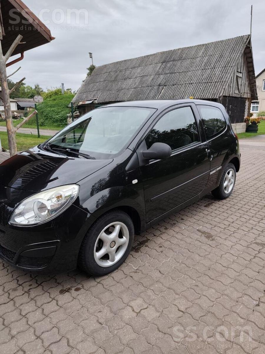 Black Renault Twingo 2009 in Talsi, with an engine capacity of 1.20 L and mileage of 236 thousand km for 2500 €, photo 3 on AUTOMOTO.COM.LV