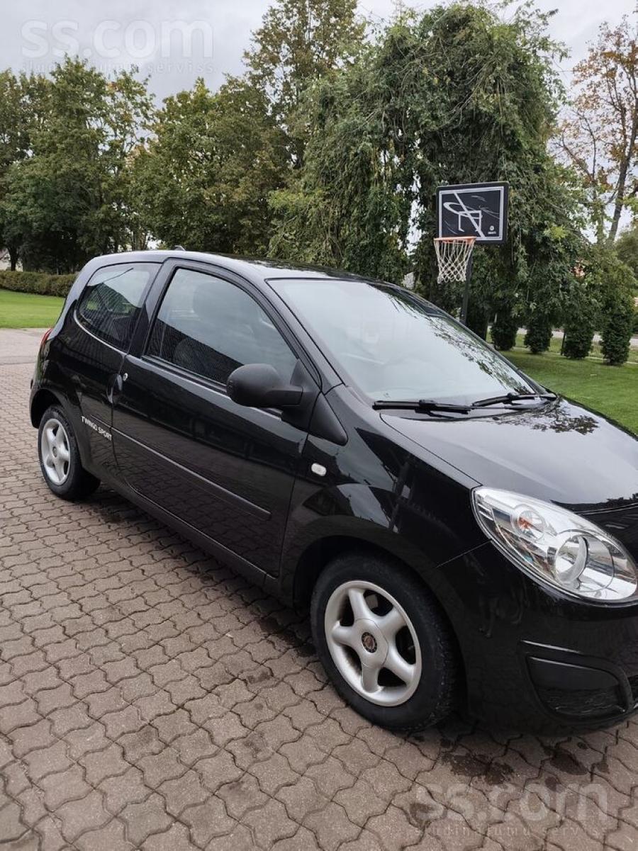 Black Renault Twingo 2009 in Talsi, with an engine capacity of 1.20 L and mileage of 236 thousand km for 2500 €, photo 5 on AUTOMOTO.COM.LV