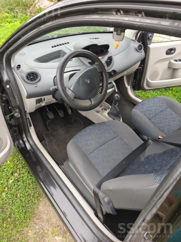 Black Renault Twingo 2009 in Talsi, with an engine capacity of 1.20 L and mileage of 236 thousand km for 2500 €, photo 6 on AUTOMOTO.COM.LV