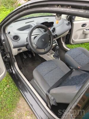 Black Renault Twingo 2009 in Talsi, with an engine capacity of 1.20 L and mileage of 236 thousand km for 2500 €, photo 6 on AUTOMOTO.COM.LV