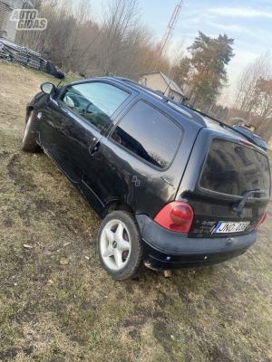 Black Renault Twingo 2002 in Kazlu Ruda, with an engine capacity of 1.10 L and mileage of 152 thousand km for 349 €, photo 3 on AUTOMOTO.COM.LV