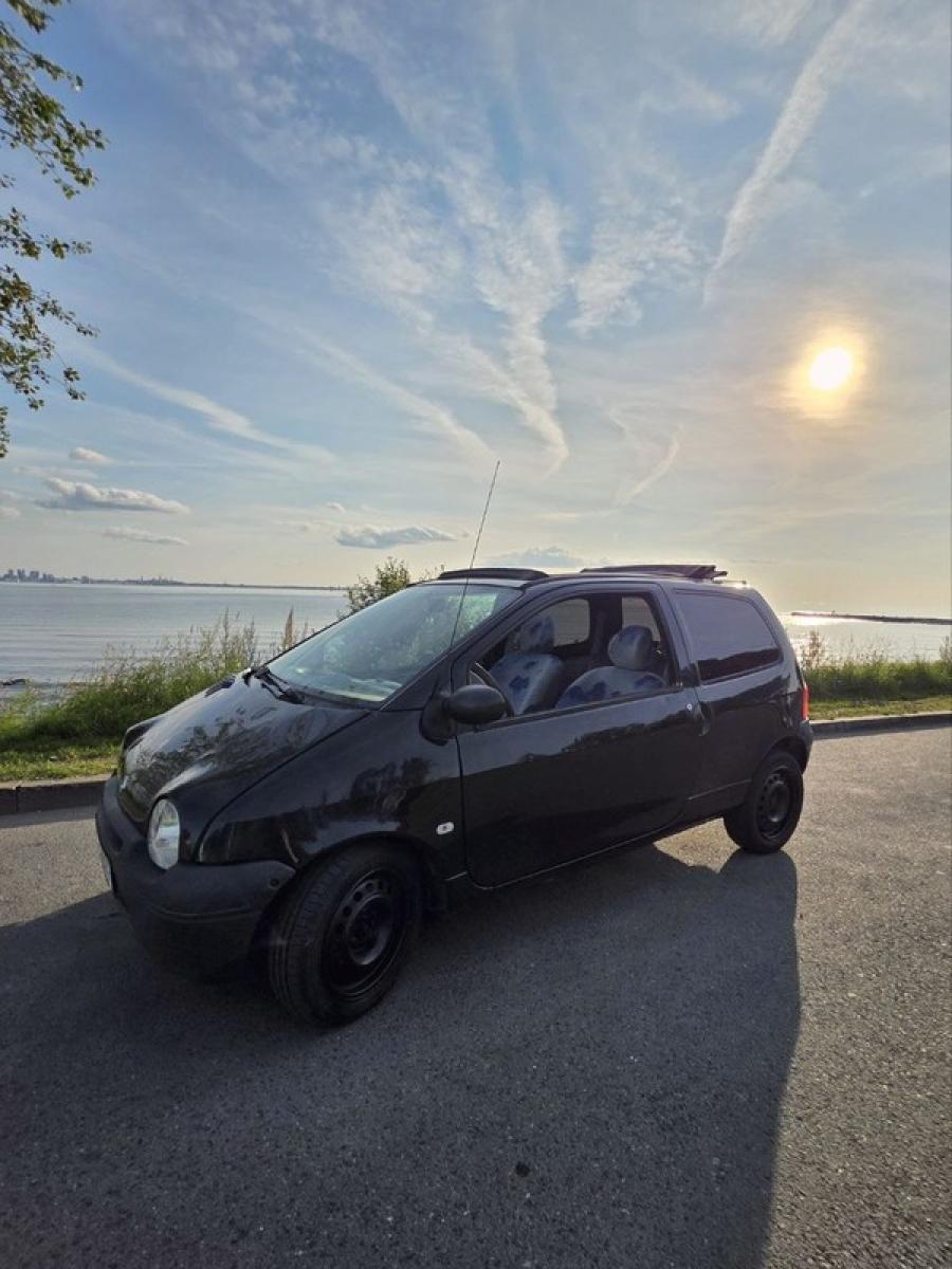 Melns Renault Twingo 2002 Tallina, ar dzinēja tilpumu 1.20 L un nobraukumu 257 tūkst. km par 1299 €, foto 7 vietnē AUTOMOTO.COM.LV