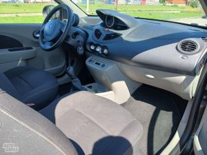 Black Renault Twingo 2008 in Klaipeda, with an engine capacity of 1.20 L and mileage of 104 thousand km for 1000 €, photo 10 on AUTOMOTO.COM.LV