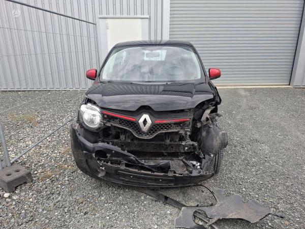 Black Renault Twingo 2019 in Rokiskis, with an engine capacity of 0.90 L and mileage of 70 thousand km for 3000 €, photo 4 on AUTOMOTO.COM.LV