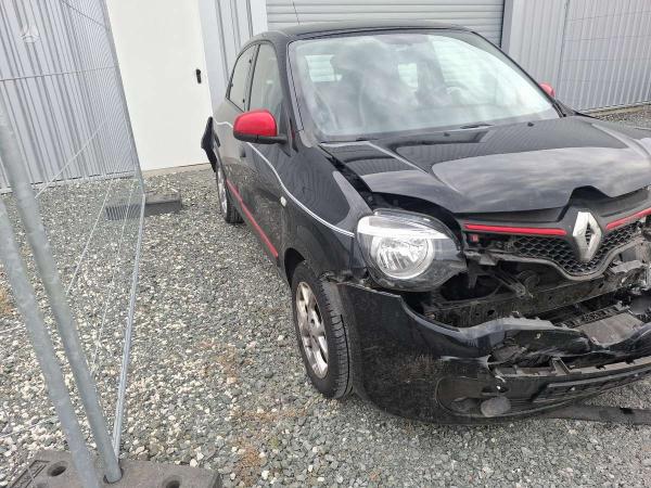 Black Renault Twingo 2019 in Rokiskis, with an engine capacity of 0.90 L and mileage of 70 thousand km for 3000 €, photo 6 on AUTOMOTO.COM.LV