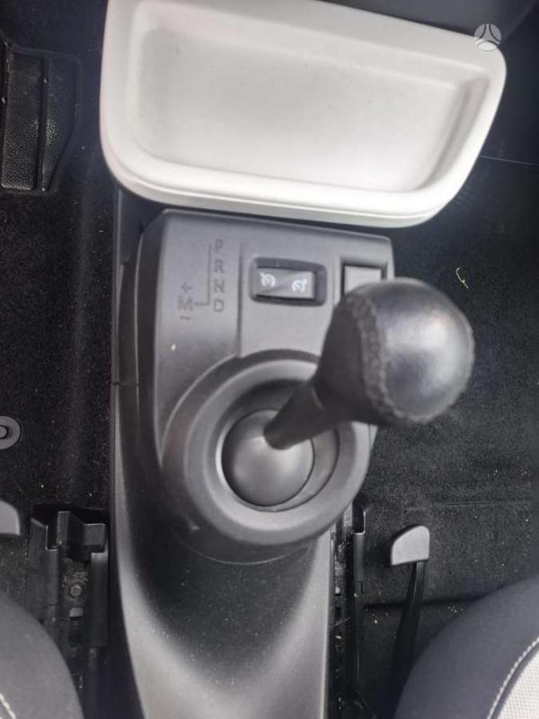 Black Renault Twingo 2019 in Rokiskis, with an engine capacity of 0.90 L and mileage of 70 thousand km for 3000 €, photo 10 on AUTOMOTO.COM.LV