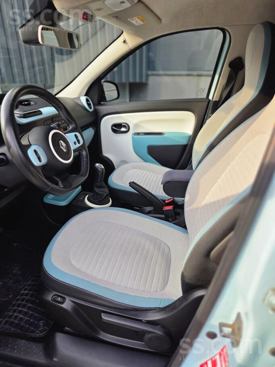 Green Renault Twingo 2015 in Riga, with an engine capacity of 1.00 L and mileage of 81 thousand km for 5500 €, photo 18 on AUTOMOTO.COM.LV
