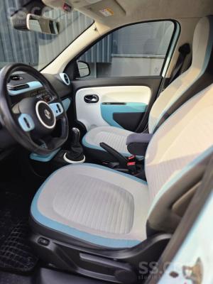 Green Renault Twingo 2015 in Riga, with an engine capacity of 1.00 L and mileage of 81 thousand km for 5500 €, photo 19 on AUTOMOTO.COM.LV