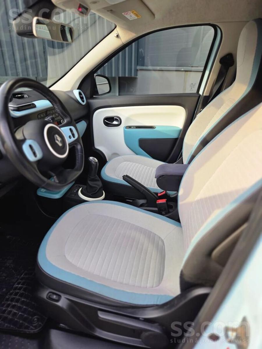 Green Renault Twingo 2015 in Riga, with an engine capacity of 1.00 L and mileage of 81 thousand km for 5500 €, photo 19 on AUTOMOTO.COM.LV