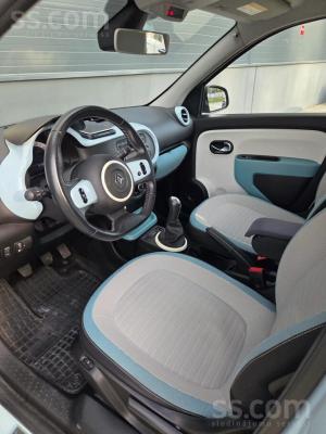 Green Renault Twingo 2015 in Riga, with an engine capacity of 1.00 L and mileage of 81 thousand km for 5500 €, photo 20 on AUTOMOTO.COM.LV
