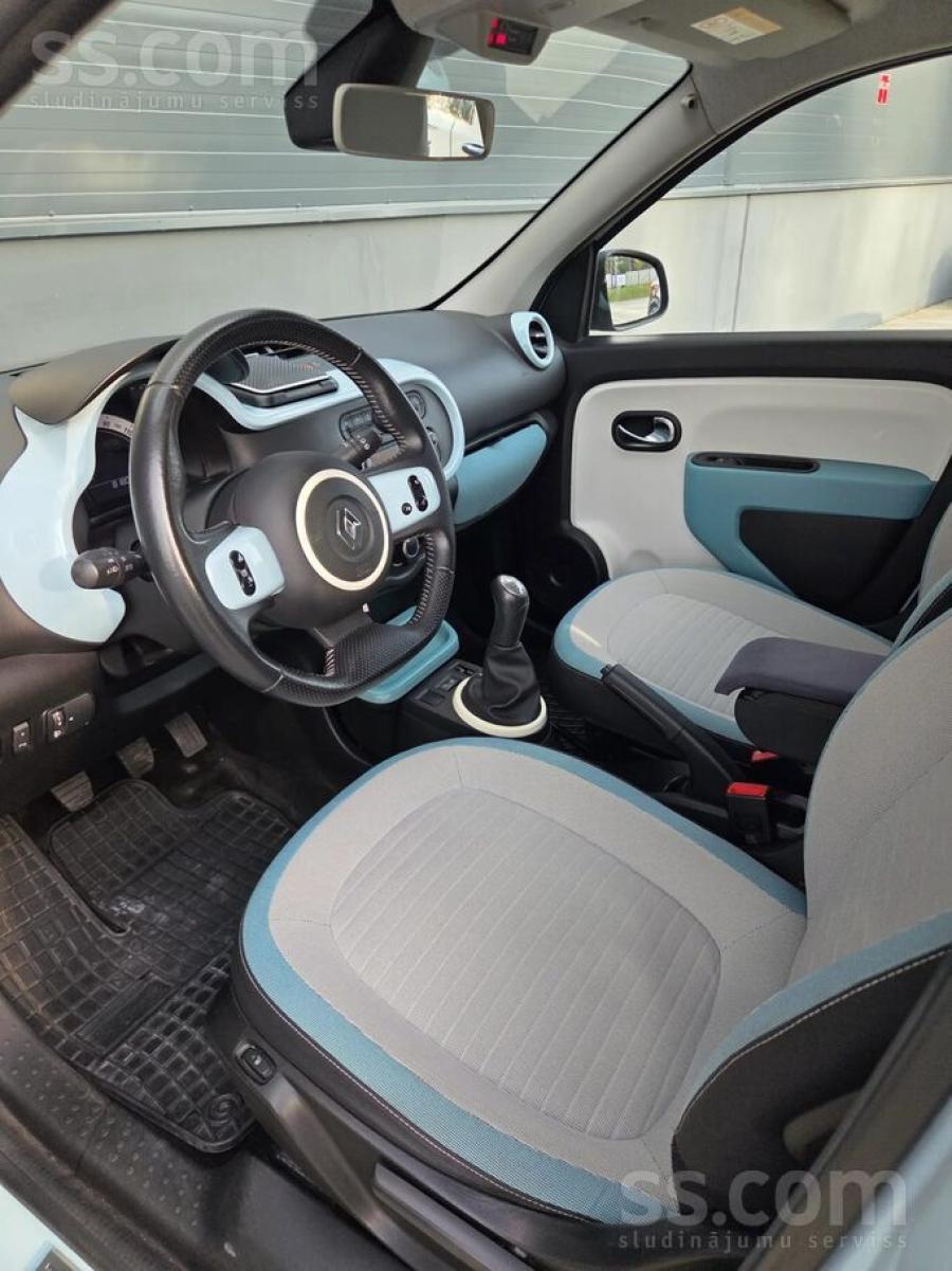 Green Renault Twingo 2015 in Riga, with an engine capacity of 1.00 L and mileage of 81 thousand km for 5500 €, photo 20 on AUTOMOTO.COM.LV