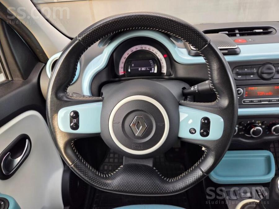 Green Renault Twingo 2015 in Riga, with an engine capacity of 1.00 L and mileage of 81 thousand km for 5500 €, photo 24 on AUTOMOTO.COM.LV