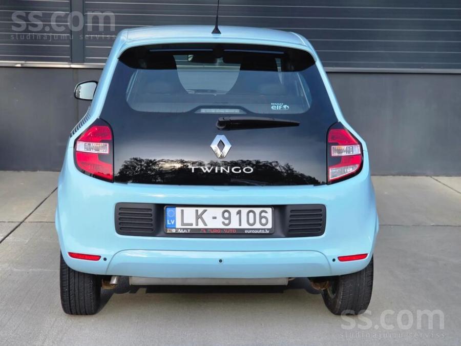 Green Renault Twingo 2015 in Riga, with an engine capacity of 1.00 L and mileage of 81 thousand km for 5500 €, photo 28 on AUTOMOTO.COM.LV