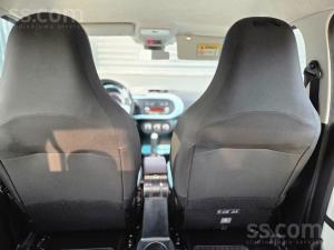 Green Renault Twingo 2015 in Riga, with an engine capacity of 1.00 L and mileage of 81 thousand km for 5500 €, photo 29 on AUTOMOTO.COM.LV